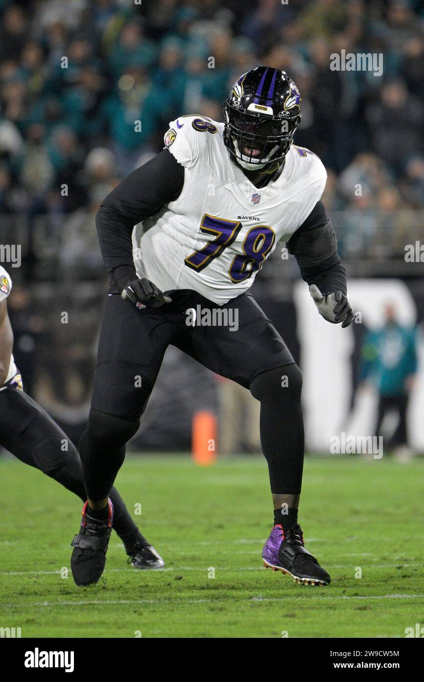 Baltimore Ravens offensive tackle Morgan Moses (78) sets up to block in ...