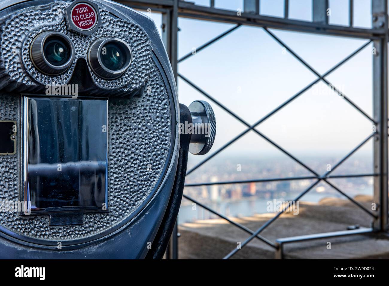 Prism and observation deck of the Empire State Building in Manhattan ...