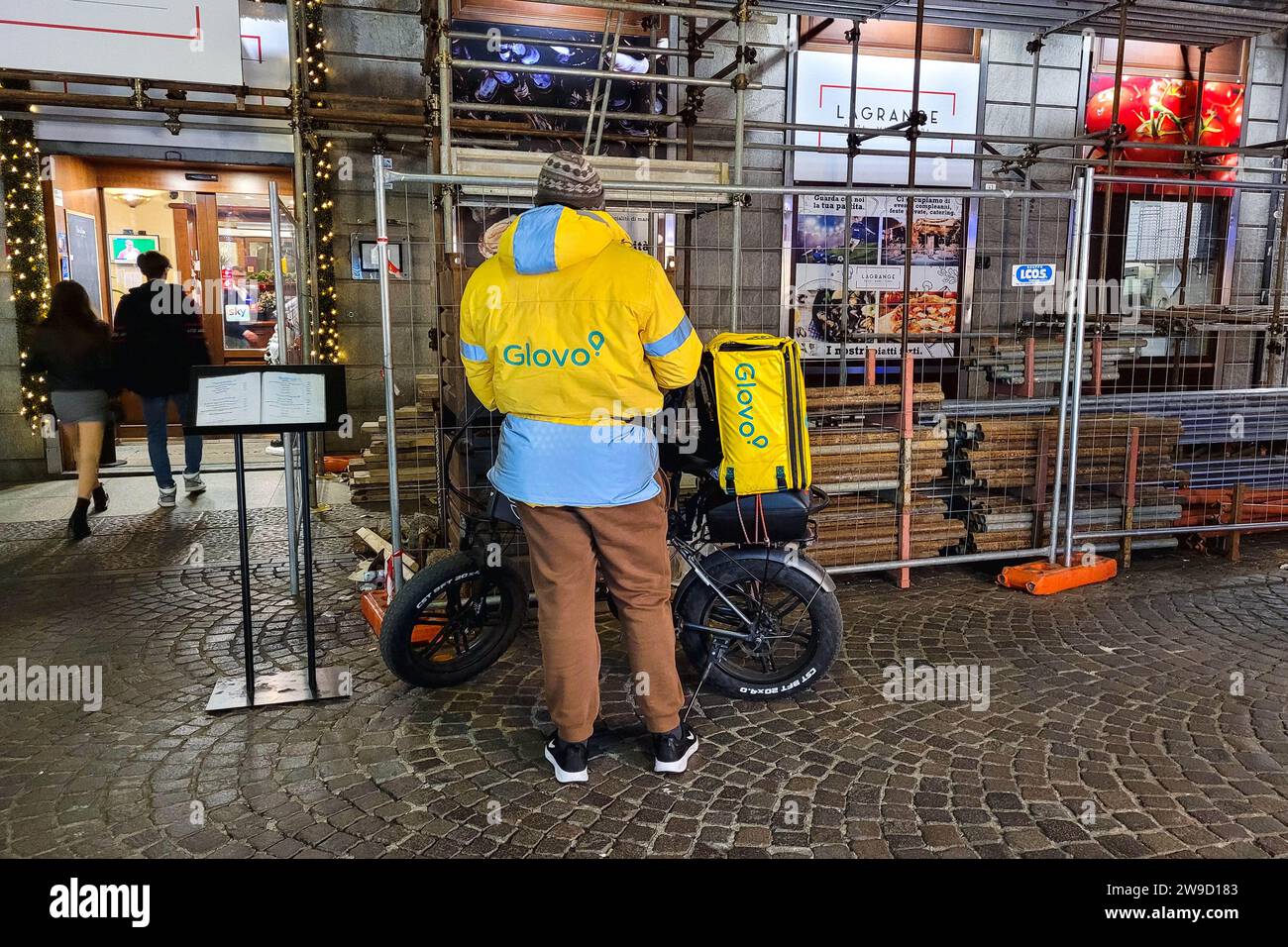 Glovo bike hi-res stock photography and images - Alamy
