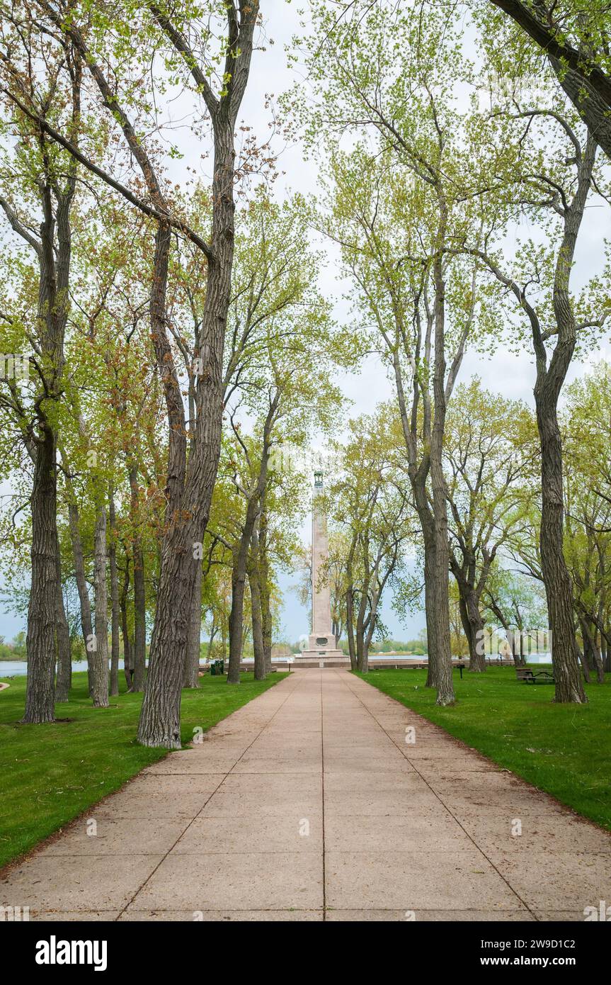 The Walking Path to The Perry Monument at Presque Isle State Park, Erie ...