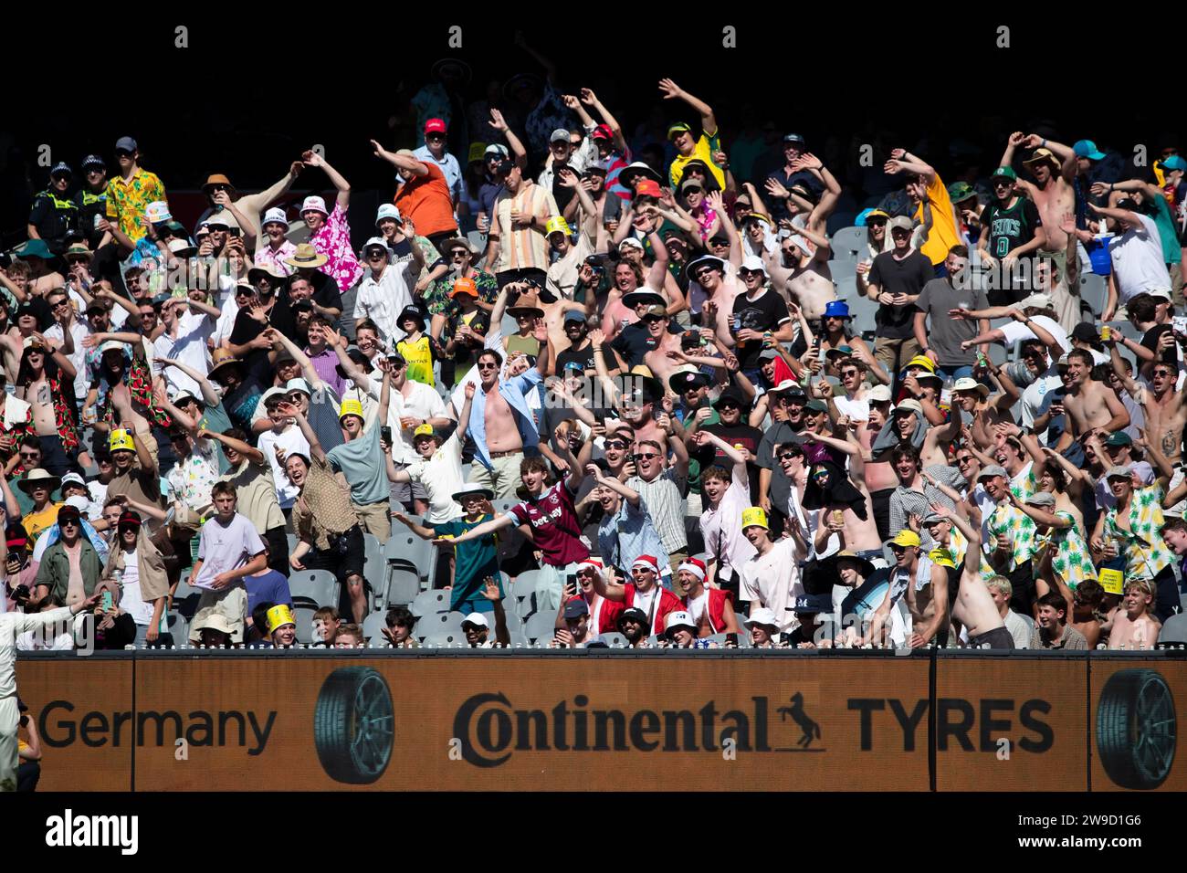 Melbourne, Australia, 27 December, 2023. Cricket fans cheer on during ...