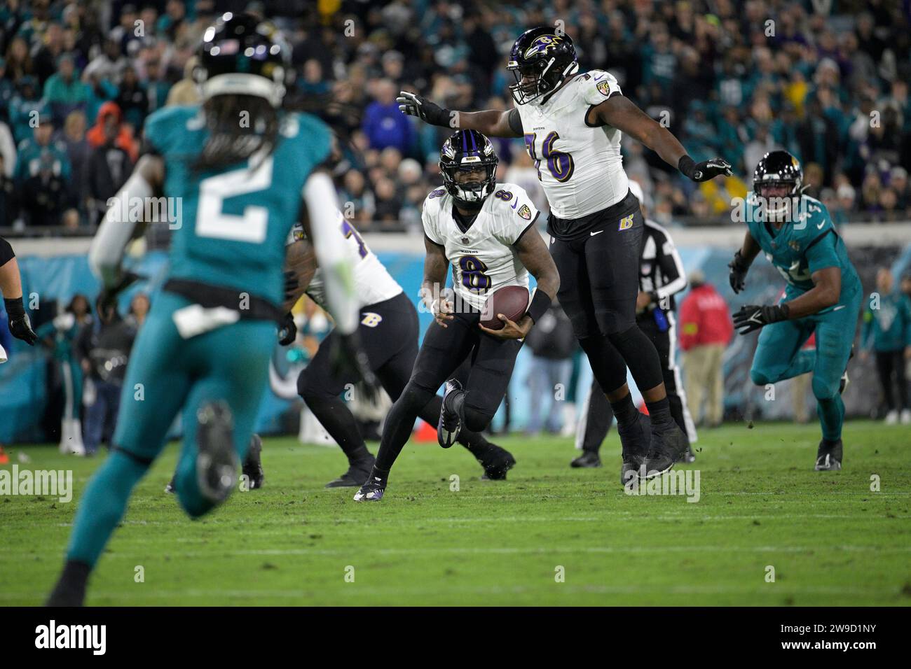 Baltimore Ravens quarterback Lamar Jackson (8) scrambles for yardage in ...