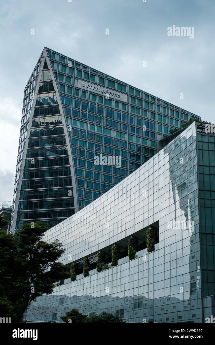Orchard Gateway Building Reflects Sky Stock Photo - Alamy