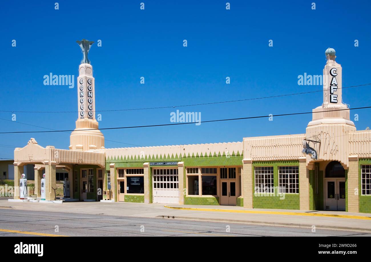 the art deco conoco gas station and u drop inn in shamrock texas on ...