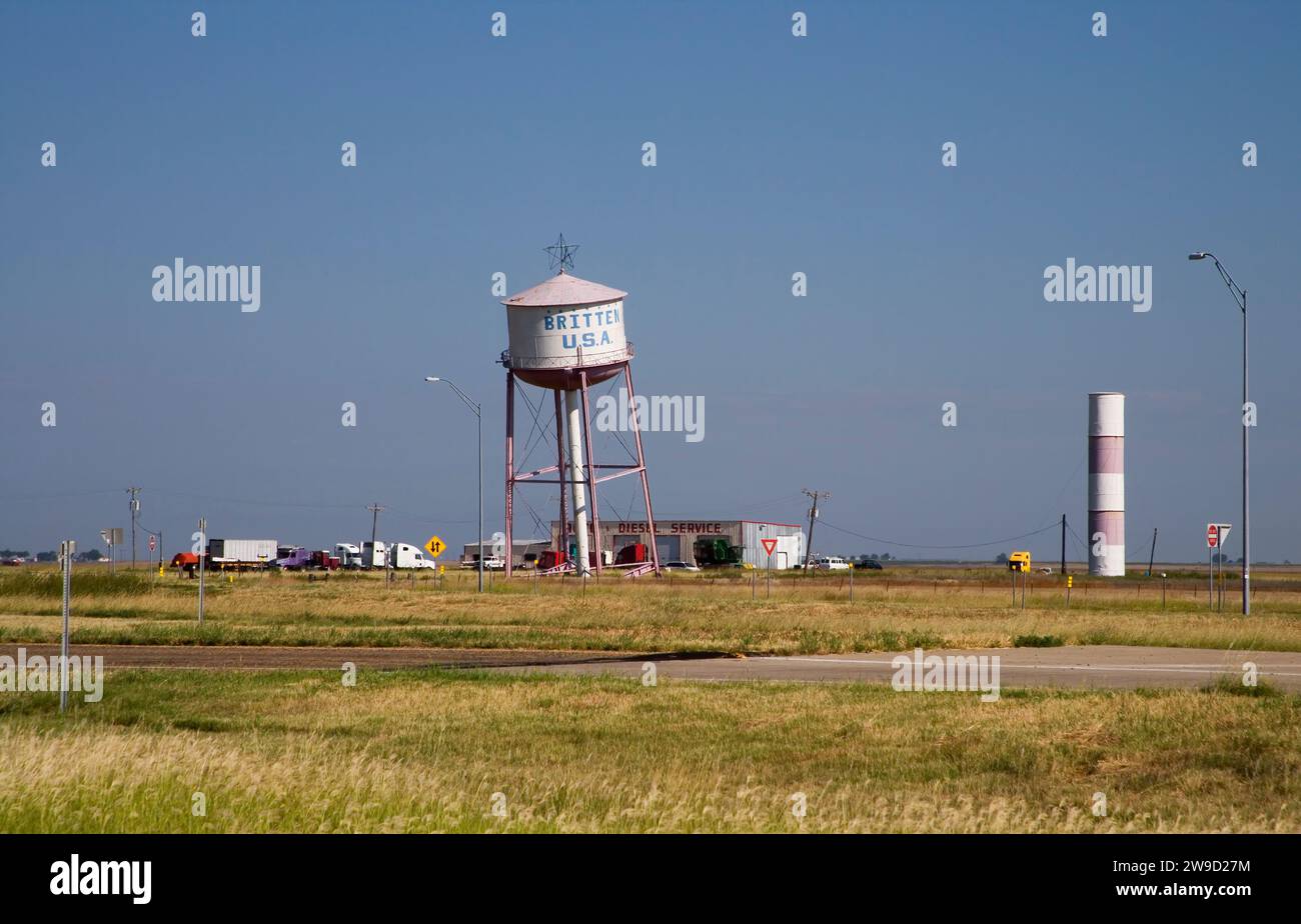 a leaning water tower in groom on route 66 texas Stock Photo - Alamy