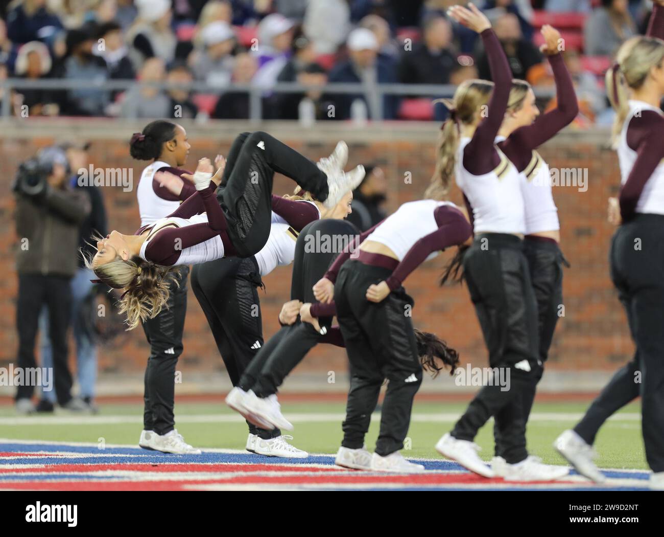 Dallas, Texas, USA. 27th Dec, 2023. Texas State CHEERLEADERS do ...