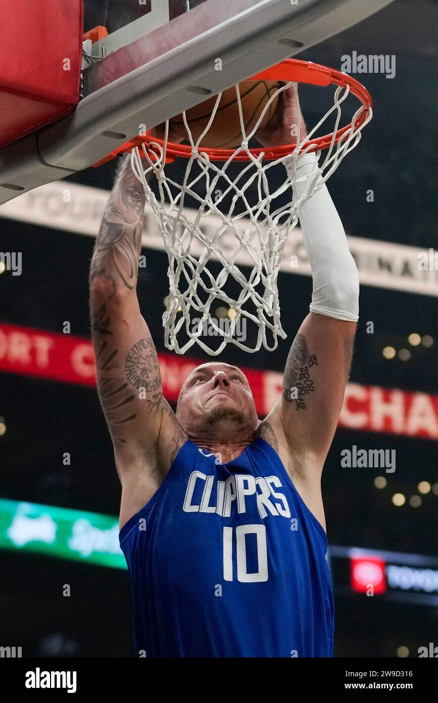 Los Angeles Clippers center Daniel Theis (10) dunks during the first ...