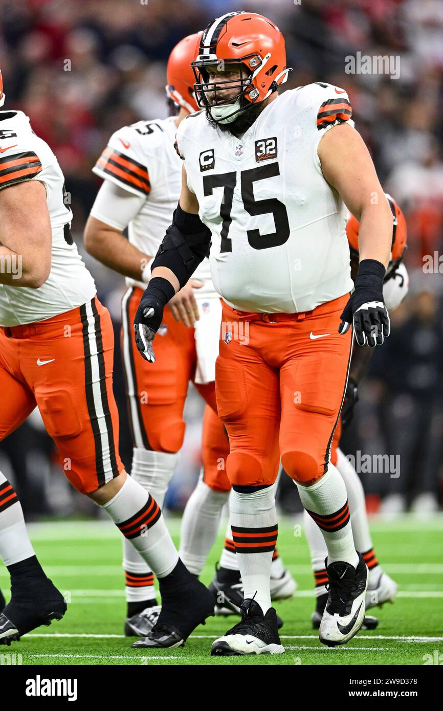Cleveland Browns guard Joel Bitonio (75) in action against the Houston ...