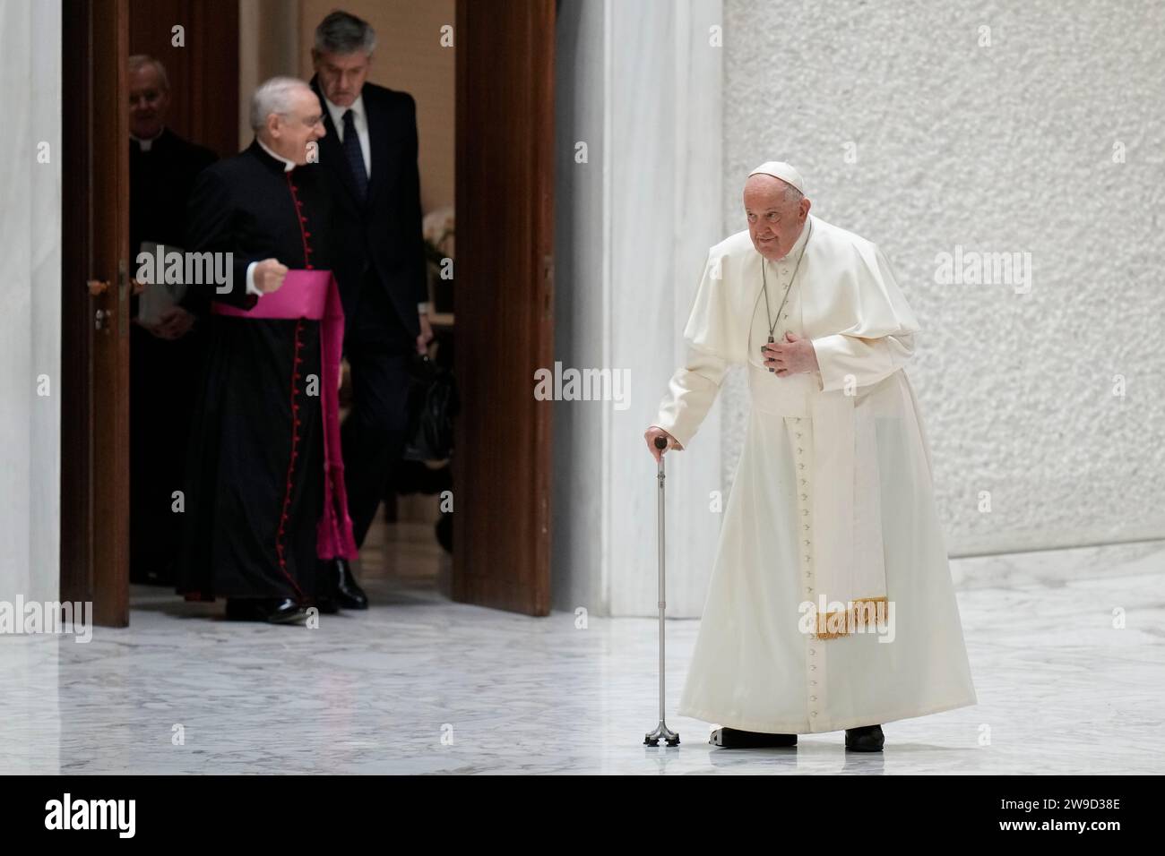 Pope Francis arrives for his weekly general audience in the Paul VI ...