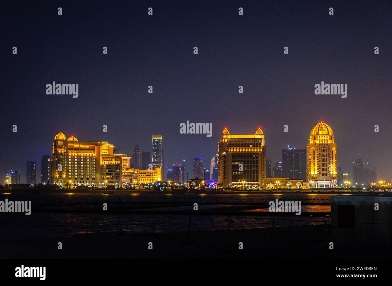 Night view of Doha corniche Stock Photo - Alamy