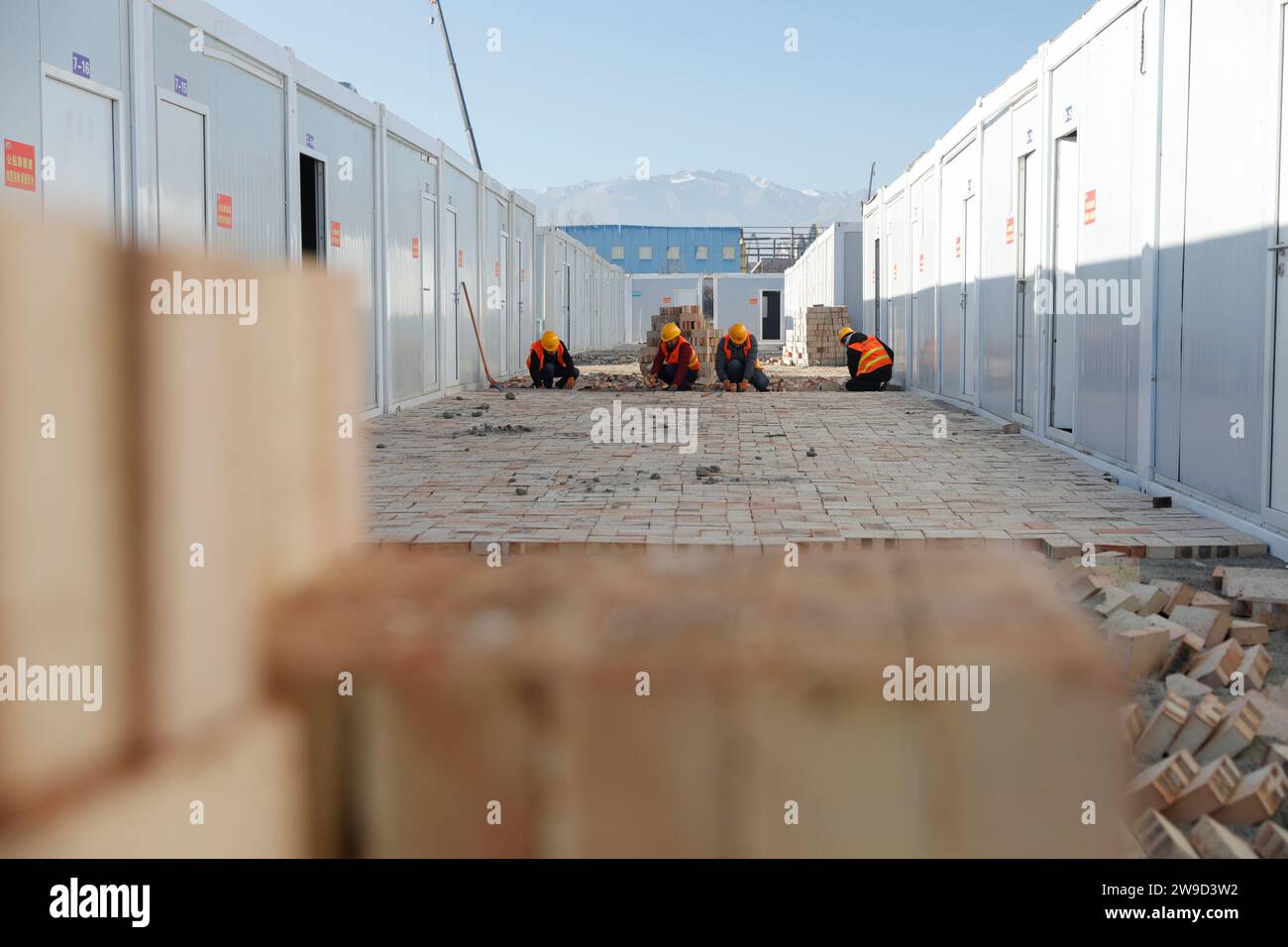 Jishishan, China's Gansu Province. 27th Dec, 2023. Construction workers ...