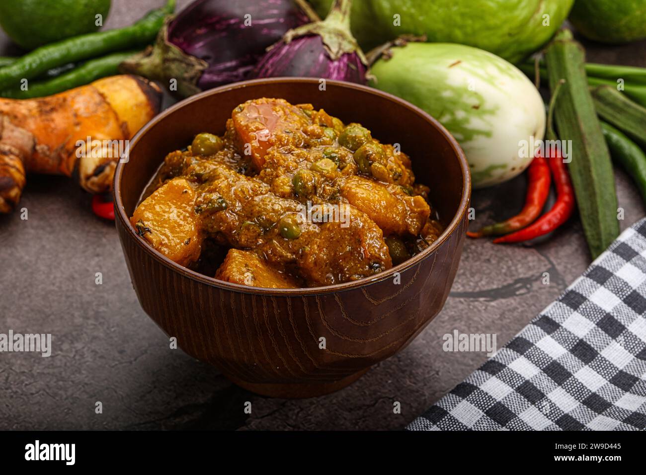 Indian traditional cuisine Aloo mutter - potato with green peas Stock ...