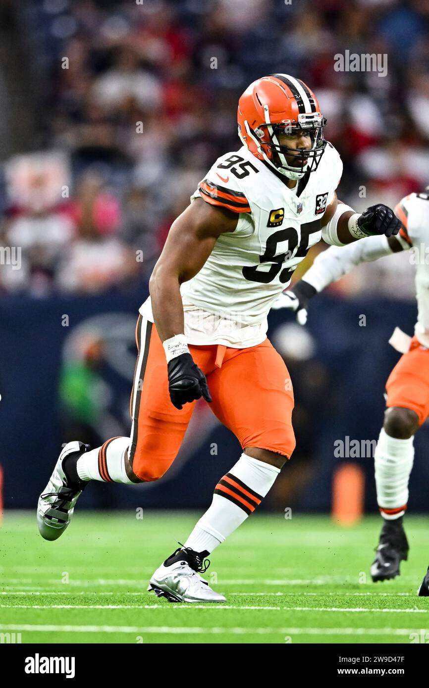 Cleveland Browns defensive end Myles Garrett (95) in action against the ...
