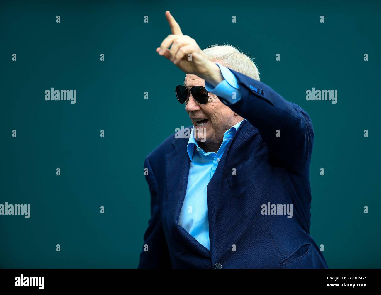 Dallas Cowboys Owner Jerry Jones waves to fans before an NFL football ...
