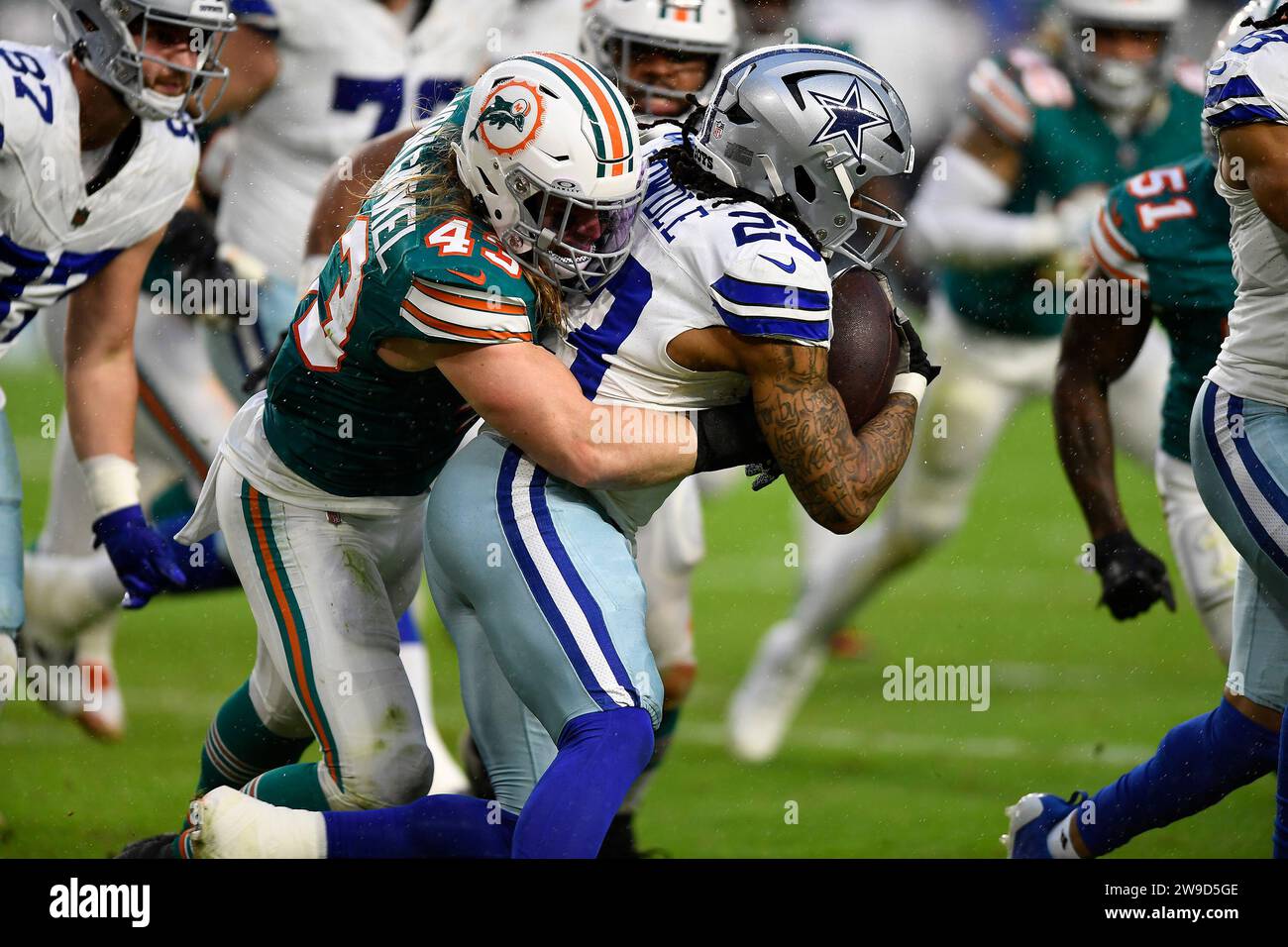 Miami Dolphins linebacker Andrew Van Ginkel tackles Dallas Cowboys ...