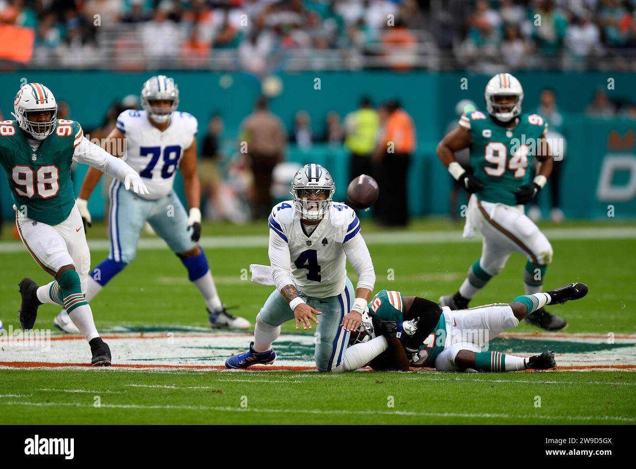 Dallas Cowboys quarterback Dak Prescott (4) throws an incomplete pass ...