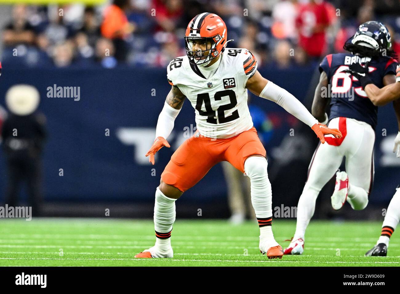 Cleveland Browns linebacker Tony Fields II (42) in action against the ...