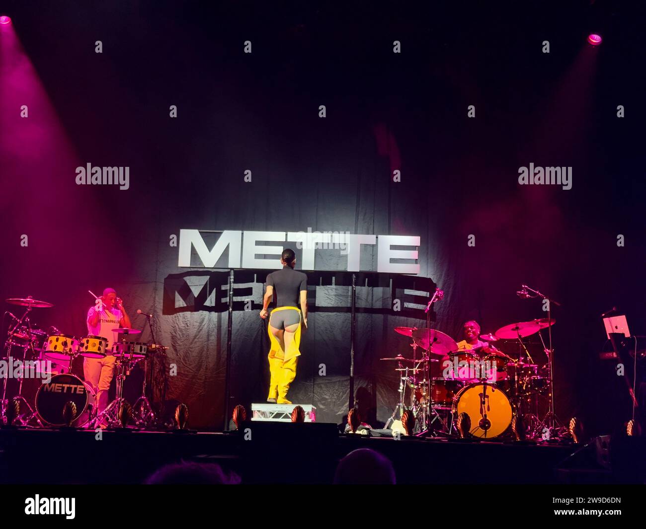 The performance of Mette as an opening act before Jessie Ware's concert ...