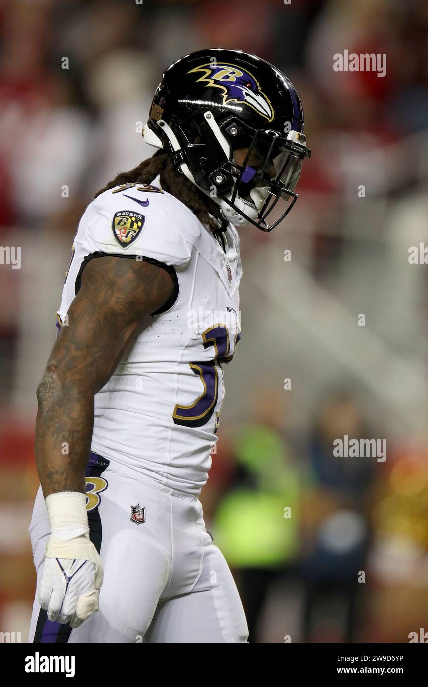 Baltimore Ravens running back Gus Edwards (35) scores during an NFL ...