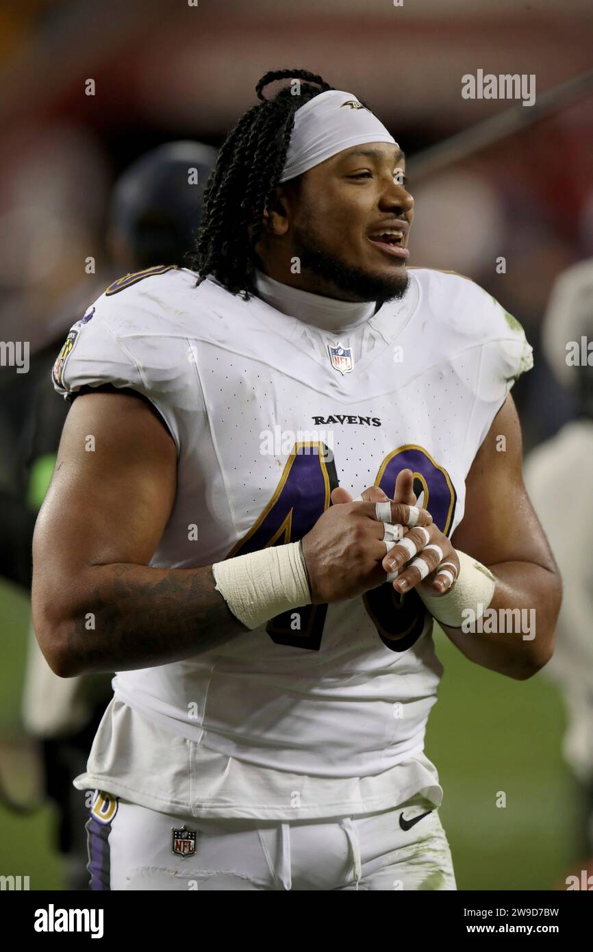 Baltimore Ravens linebacker Malik Harrison (40) runs off the field ...