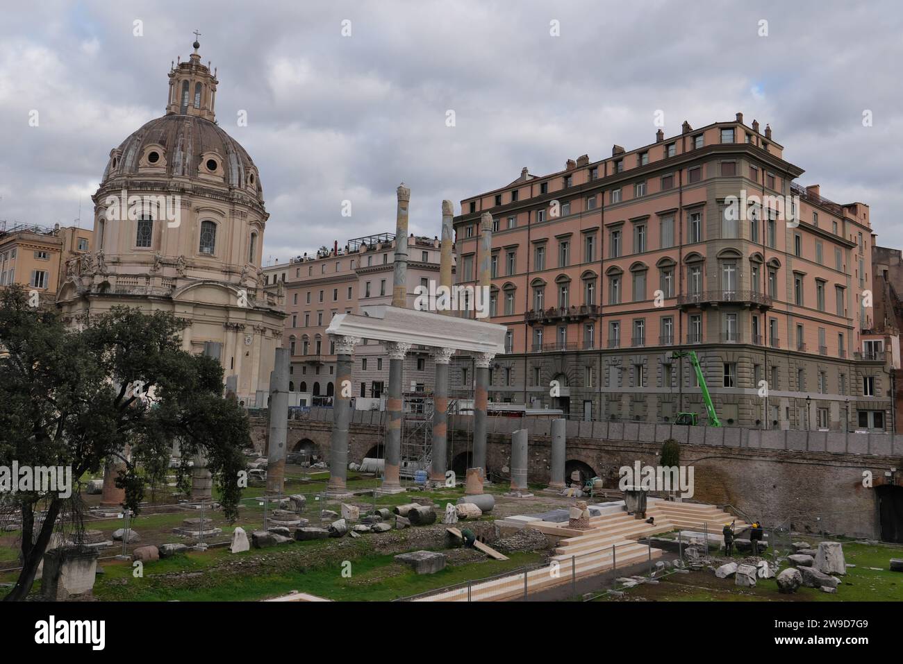 IN TRAJAN'S FORUM THE ULPIA BASILICA IS REBORN WITH THE DOUBLE ...