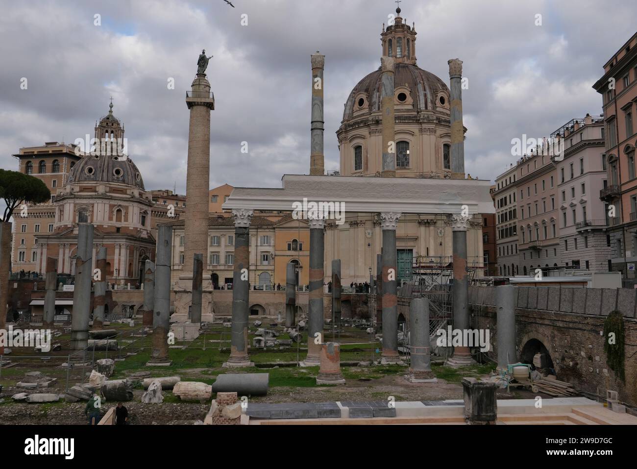 IN TRAJAN'S FORUM THE ULPIA BASILICA IS REBORN WITH THE DOUBLE ...