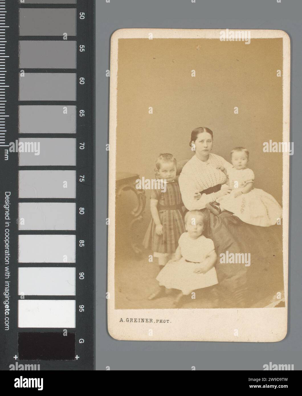 Group portrait of Johanna Geertruida Jonker Nije and Lucas, Willem and ...