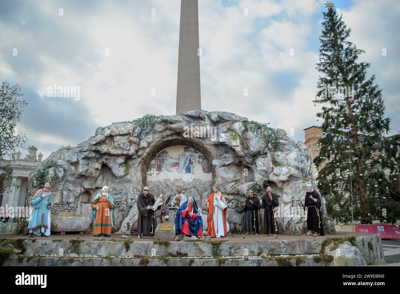 Vatican City, Vatican City State. 25th Dec, 2023. The life-size ...