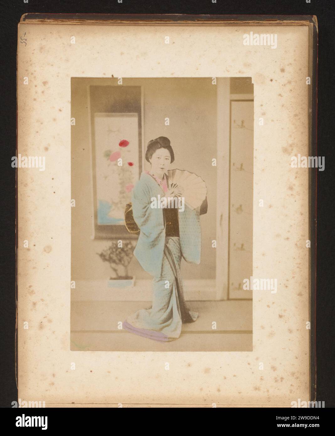 Portrait of a Japanese woman with fan, Anonymous, 1851 - c. 1900 ...