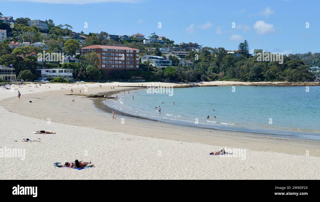 A sunny day at the Balmoral beach in Sydney Harbour, Australia Stock ...