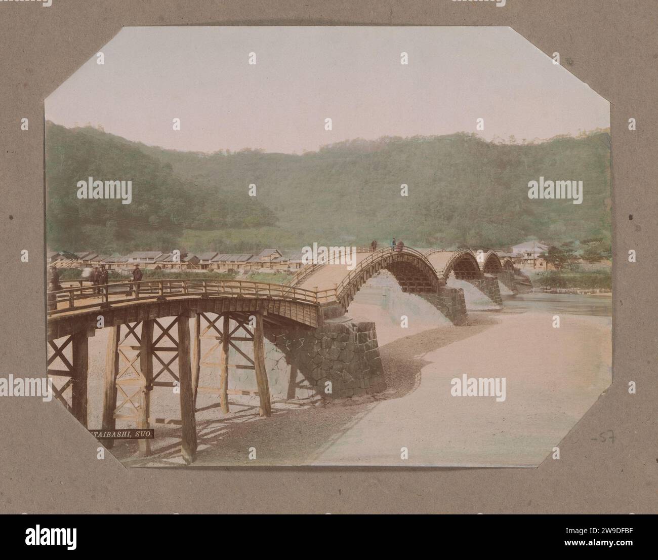 View of the Kintai-Kyo bridge over the Nishiki river in Iwakuni, Japan ...