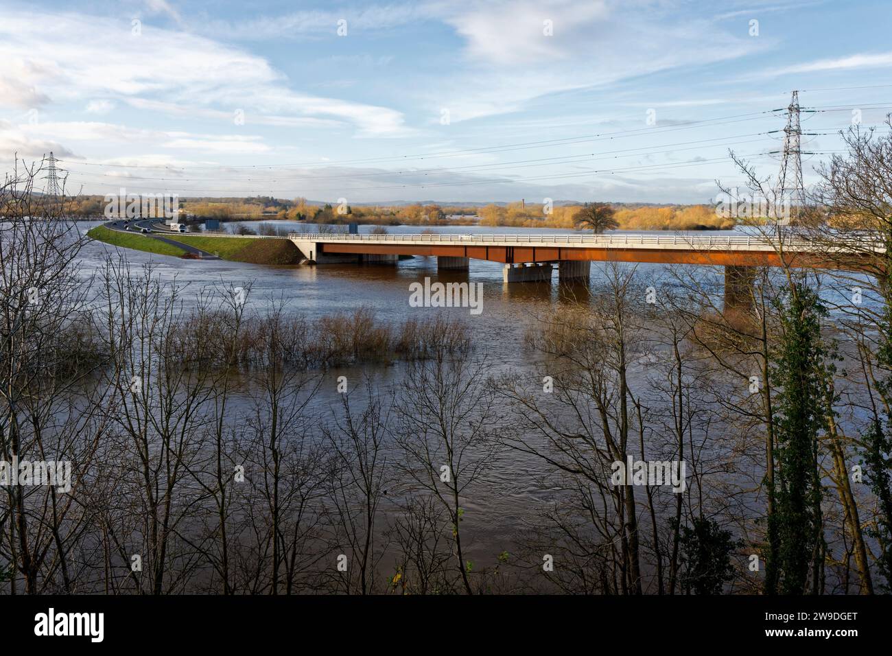 Carrington Bridge and River Severn in flood from Ketch Viewpoint ...