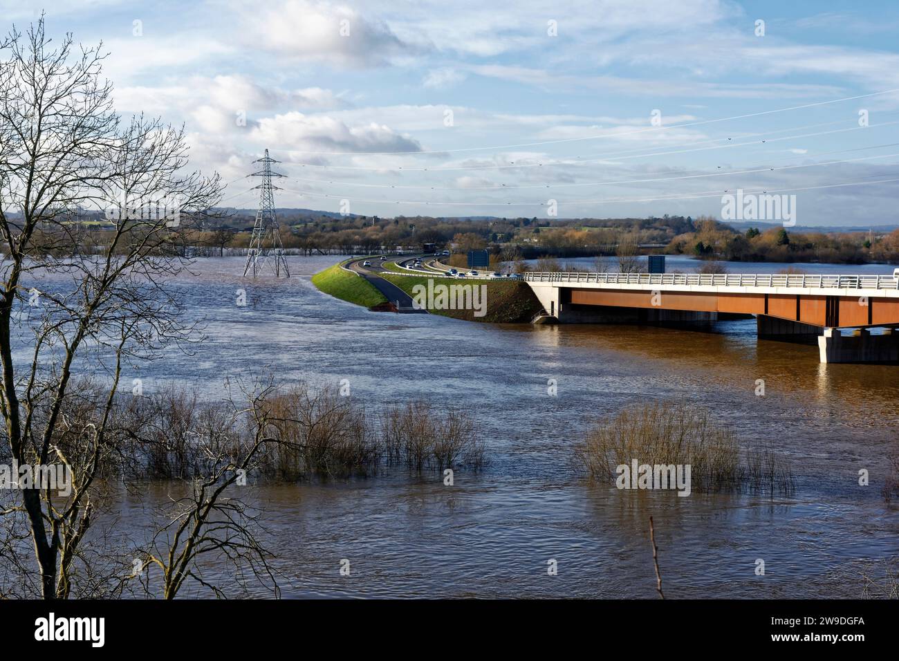 Carrington Bridge and River Severn in flood from Ketch Viewpoint ...
