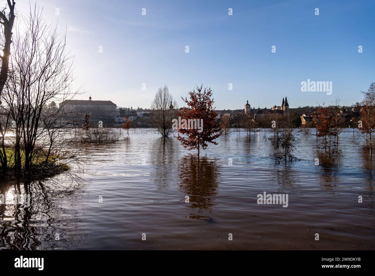 Roudnice Nad Labem, Czech Republic. 27th Dec, 2023. The flooded Elbe ...