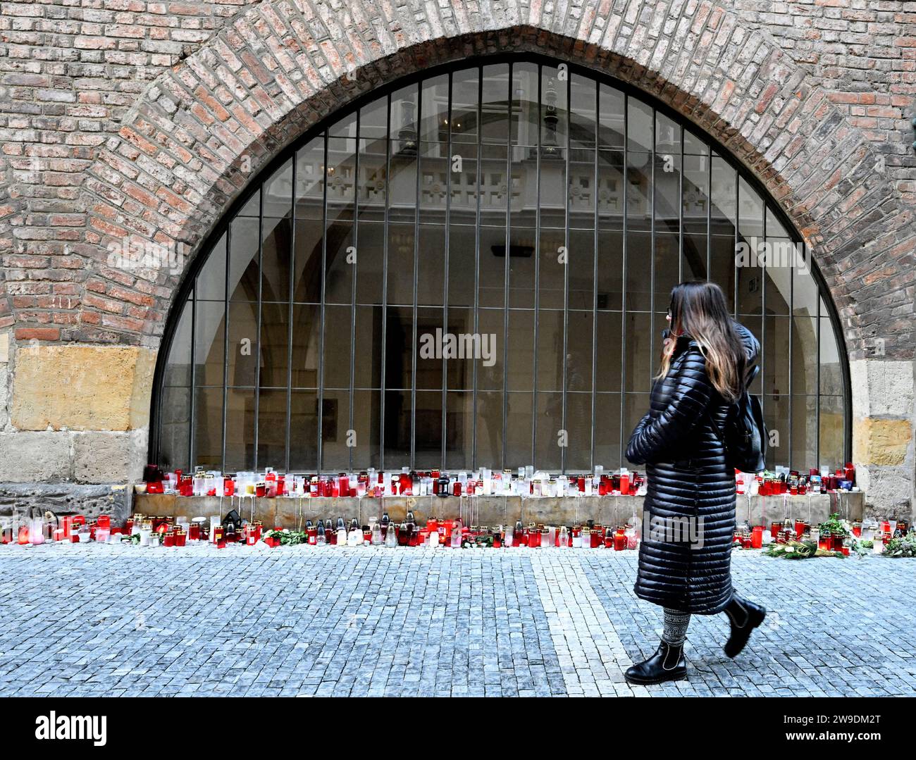 Prague, Czech Republic. 27th Dec, 2023. People light candles in front of Karolinum for the ...