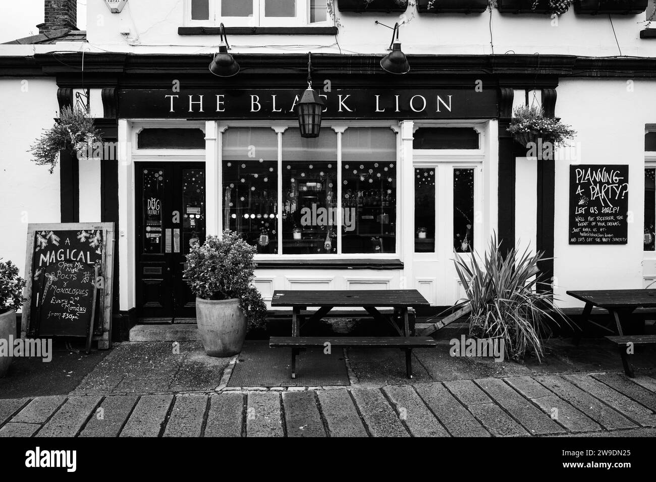 Black Lion Pub Stock Photo - Alamy