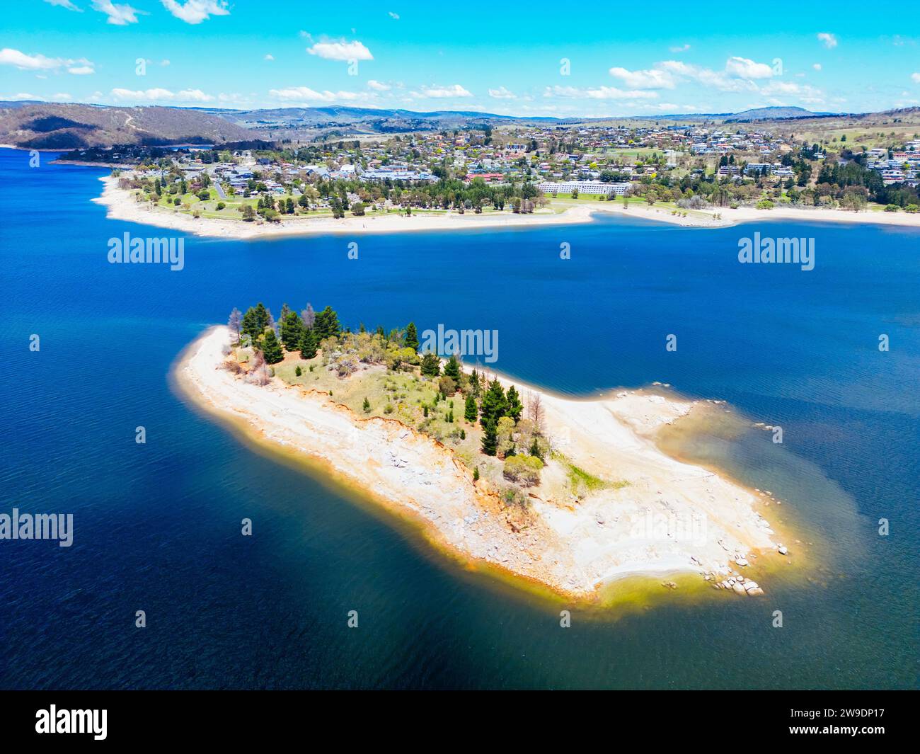 Jindabyne island hi-res stock photography and images - Alamy