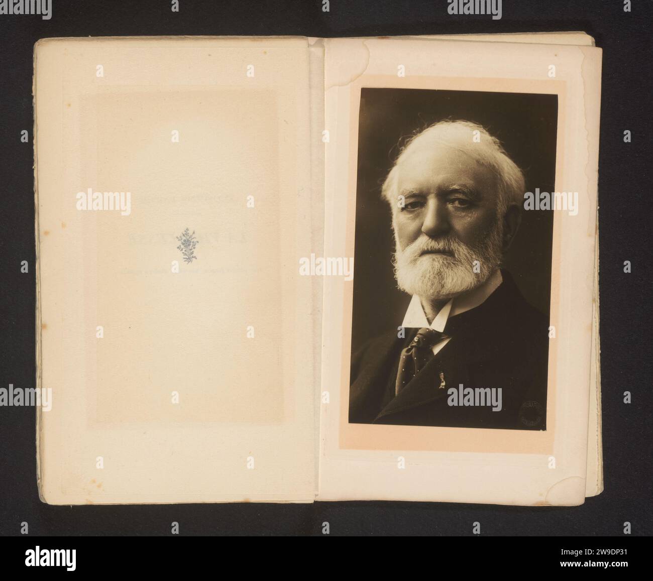 Hauben hi-res stock photography and images - Alamy