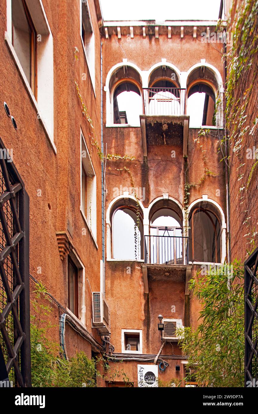 Semicircular windows hi-res stock photography and images - Alamy