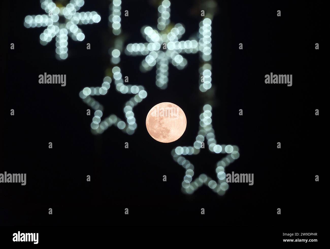 Malaga, Spain. 26th Dec, 2023. The full moon of December, known as the ...