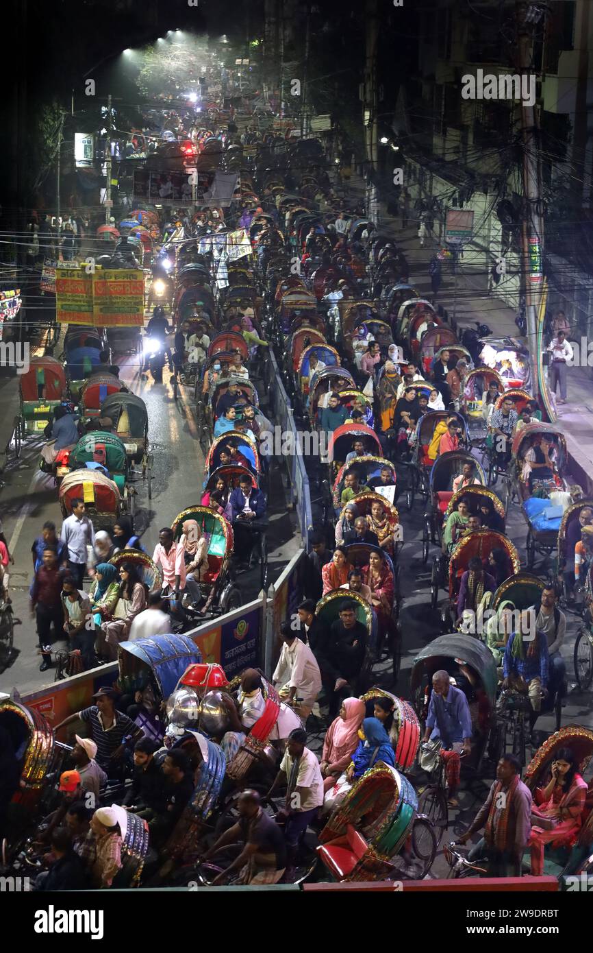 Dhaka, Dhaka, Bangladesh. 27th Dec, 2023. Thousands of rickshaws are ...