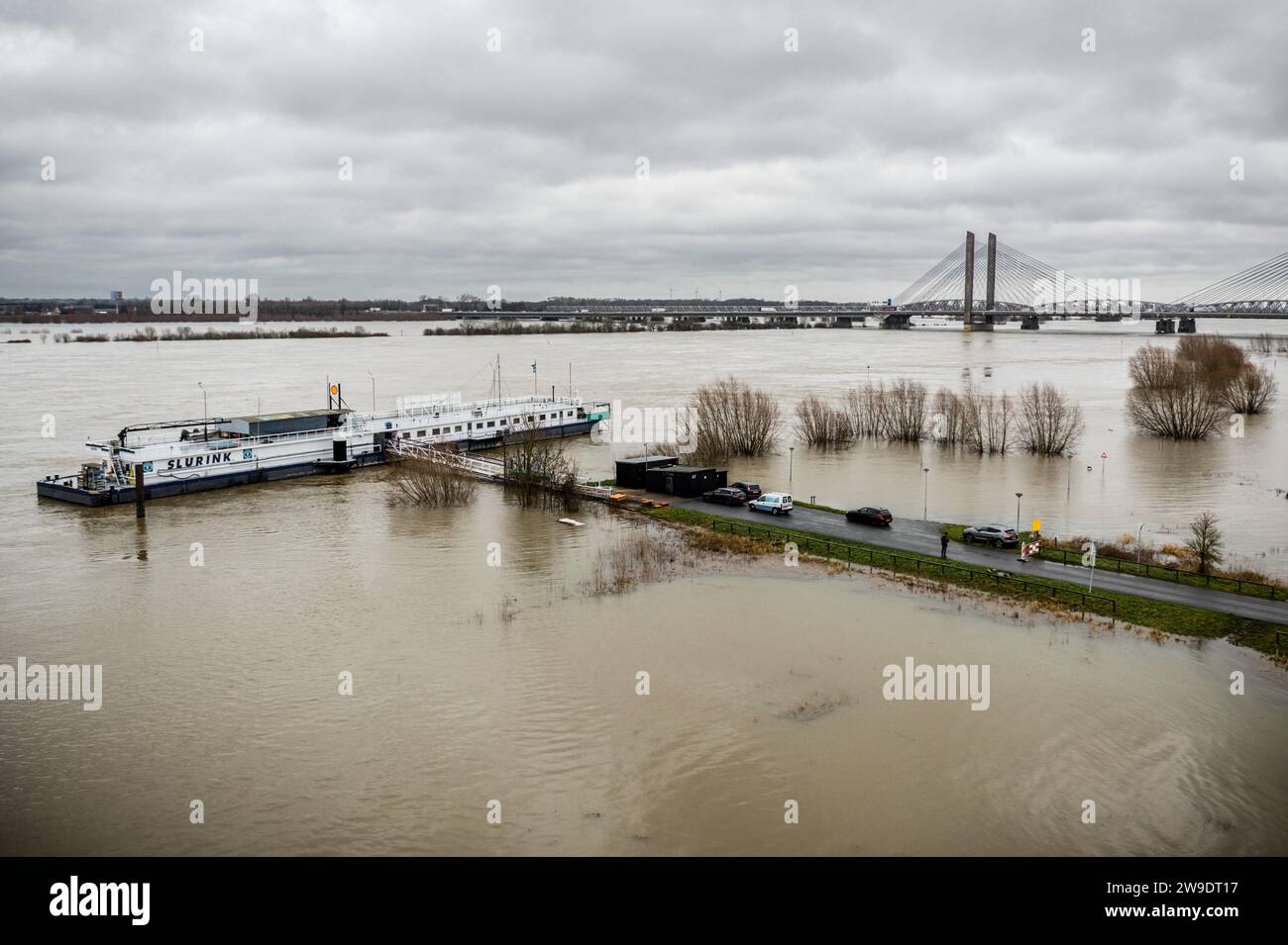 ZALTBOMMEL - A drone photo of high water in the Waal river. The water ...
