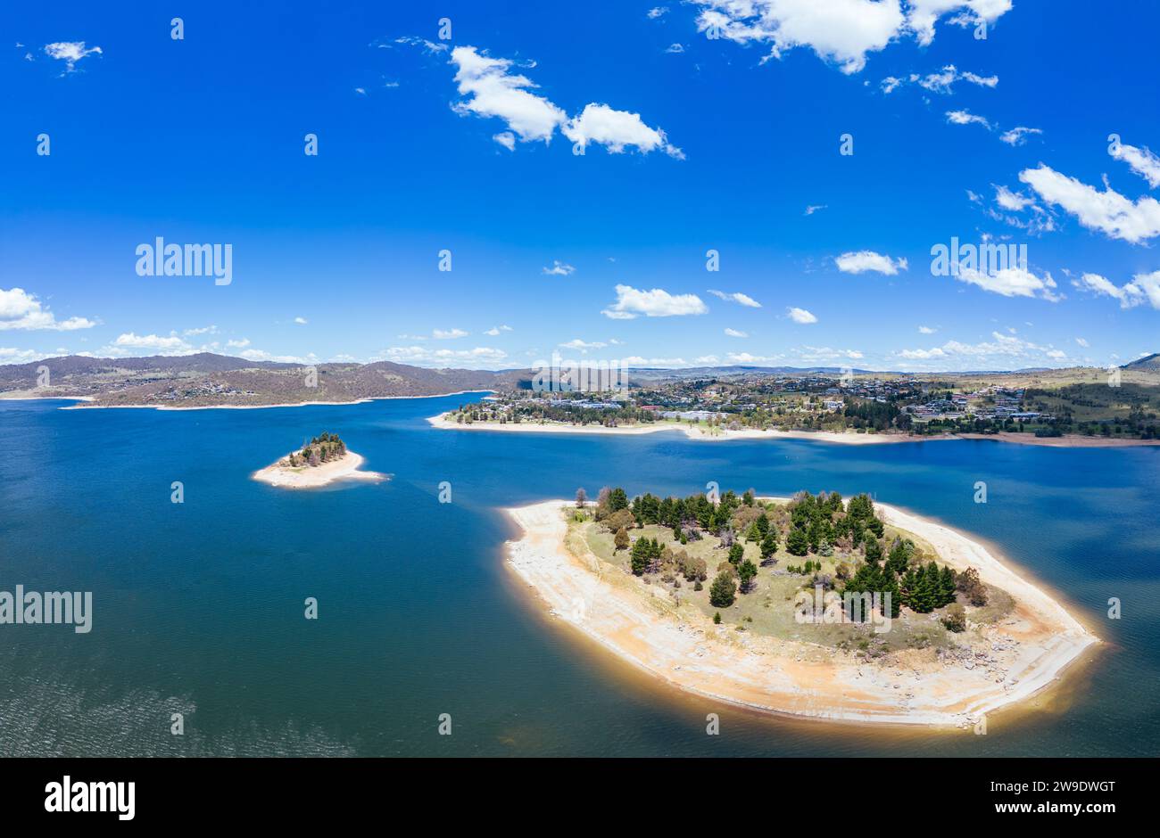 Jindabyne island hi-res stock photography and images - Alamy
