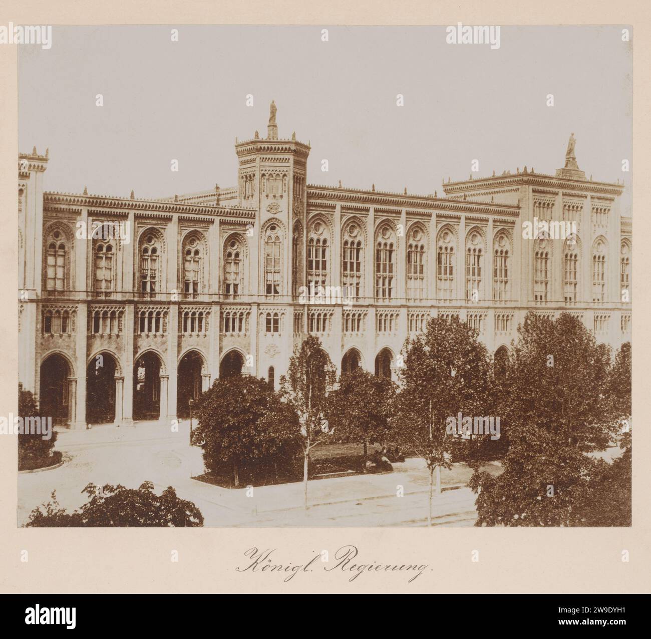 Royal government, Munich, Duitsland, c. 1880 - c. 1910 photograph View ...
