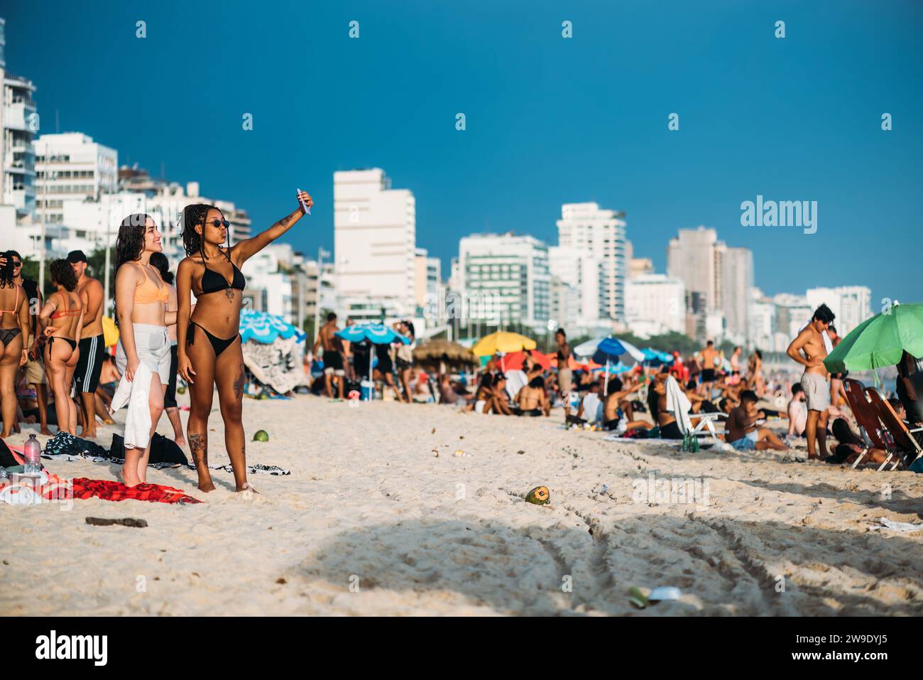 Crowded Leblon beach in Rio de Janeiro, Brazil Stock Photo - Alamy