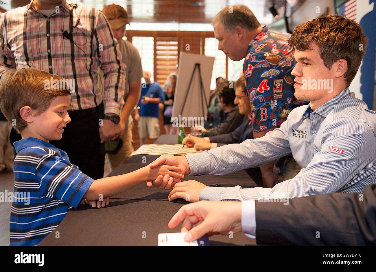 Magnus carlsen young hi-res stock photography and images - Alamy