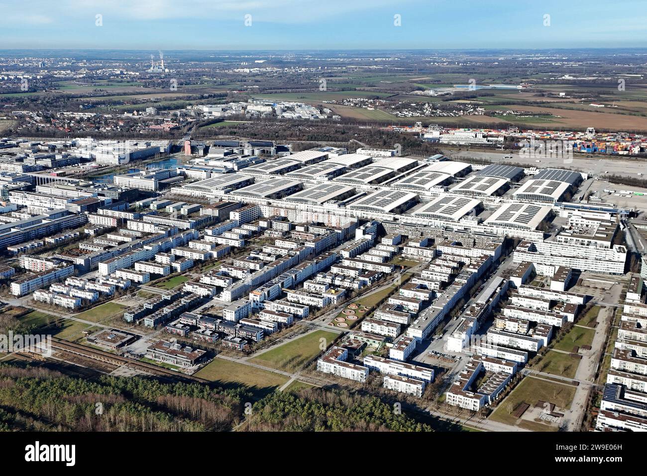 Luftbild Muenchen Messestadt Riem . Re oben:Neue Messe Muenchen ...