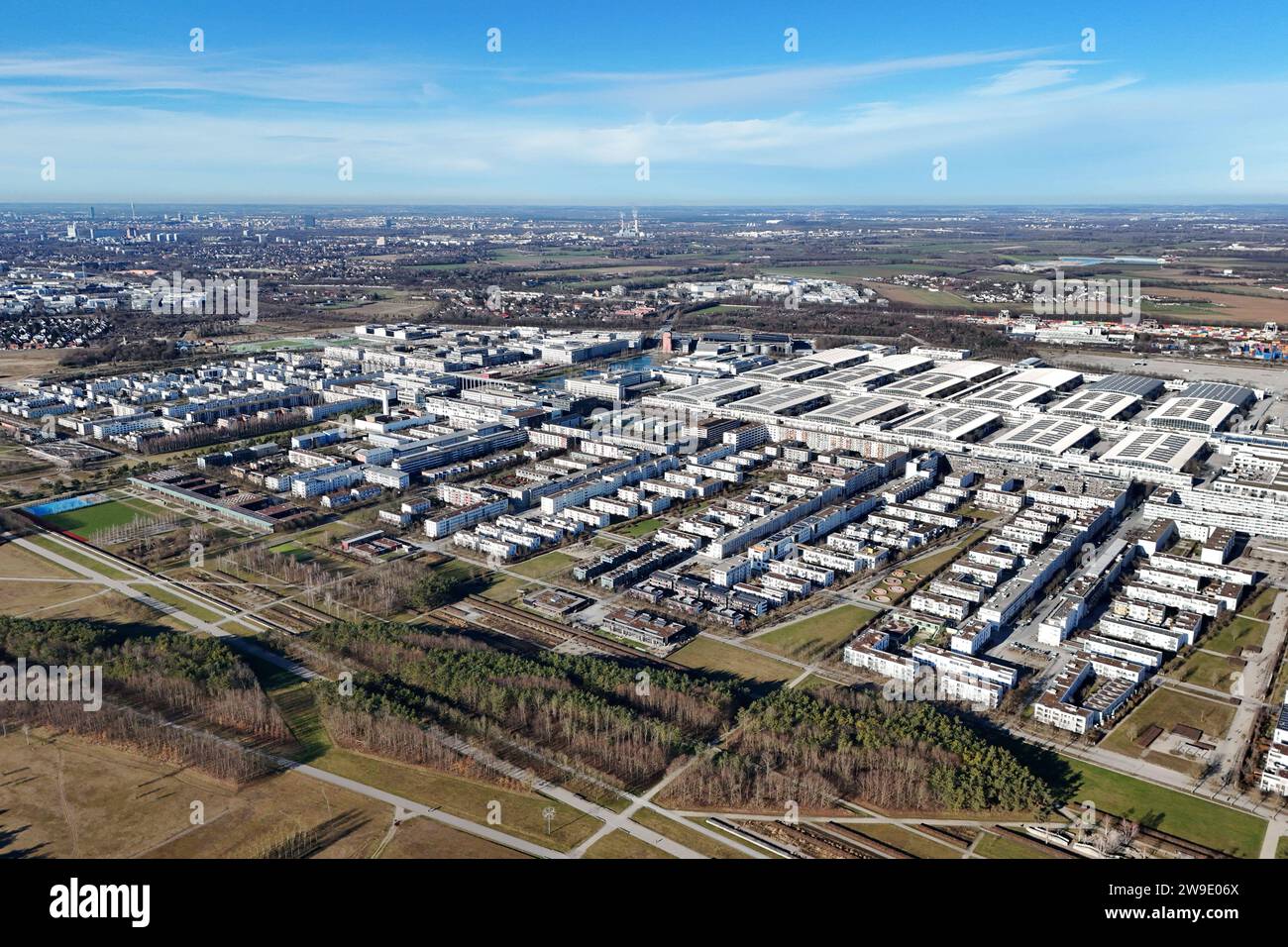 Luftbild Muenchen Messestadt Riem . Re oben:Neue Messe Muenchen ...