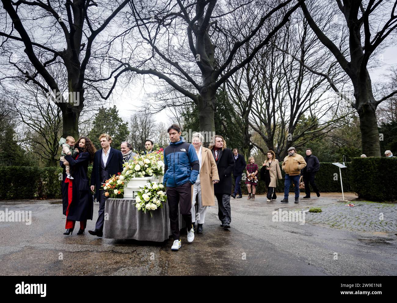 AMSTERDAM - Linda van Dyck's coffin is taken to the crematorium after a ...