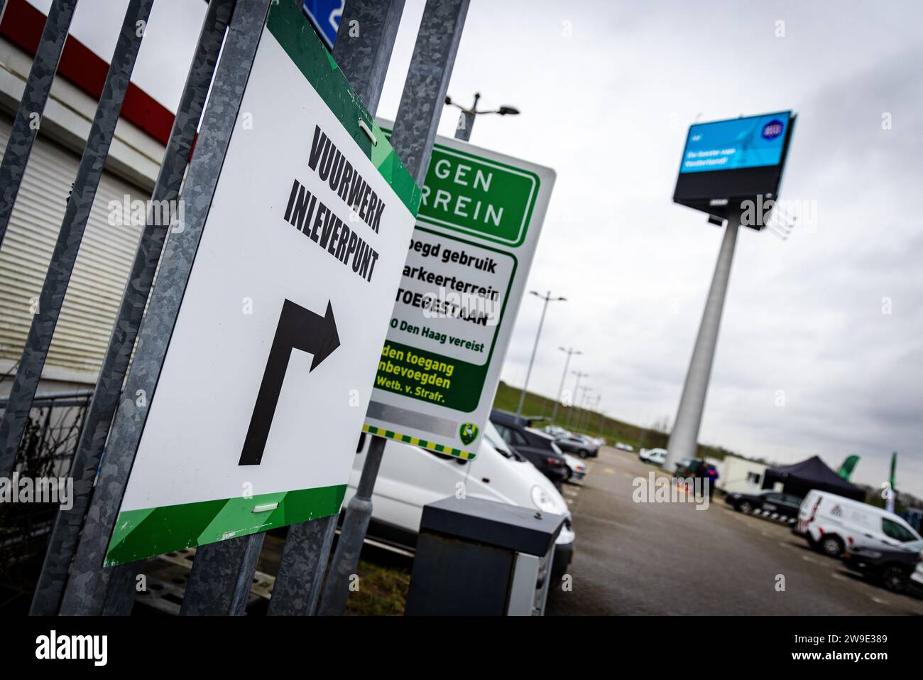 THE HAGUE - The municipality's return point. All types of fireworks up ...